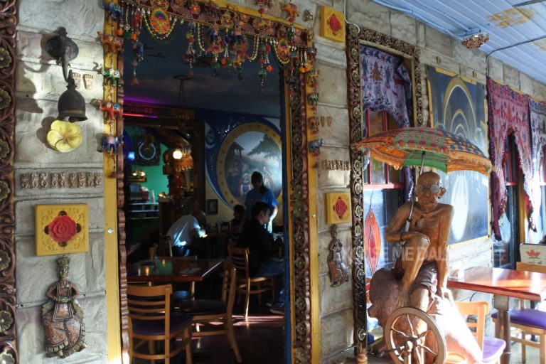 とっても奇抜でユニークなレストラン「Cosmic Cafe」 | Excuse Me Dallas