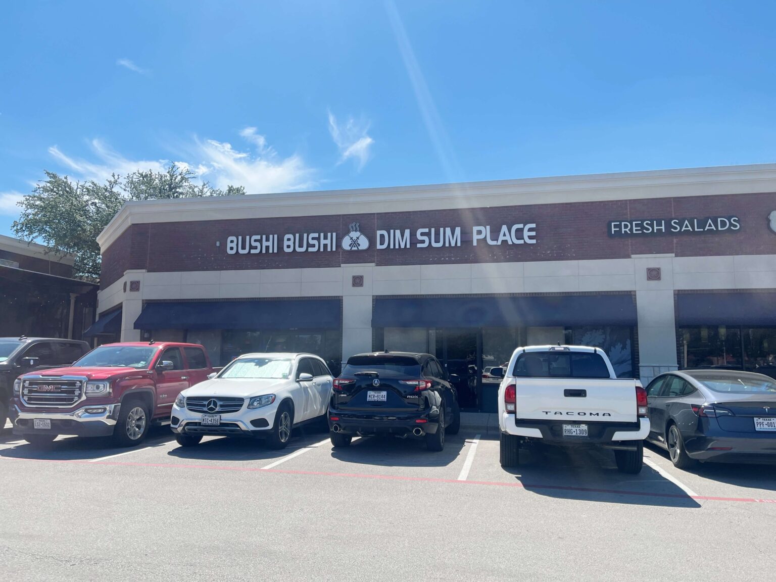 ロボットが運んできてくれる中華料理「Bushi Bushi Dim Sum Place」 | Excuse Me Dallas