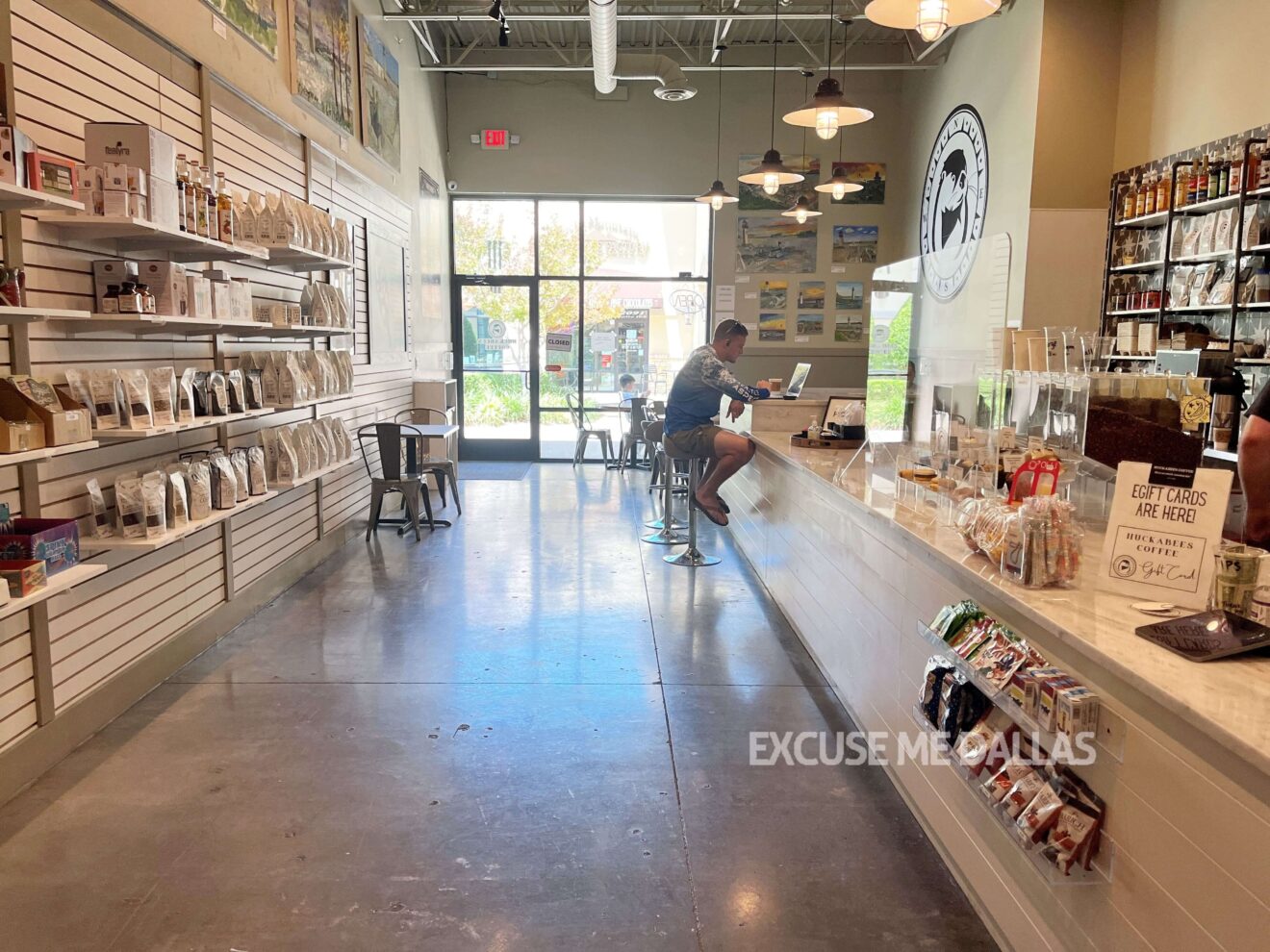 まるでリゾート地？！とってもオススメなエリアにあるコーヒーショップ「Huckabees Coffee」 | Excuse Me Dallas