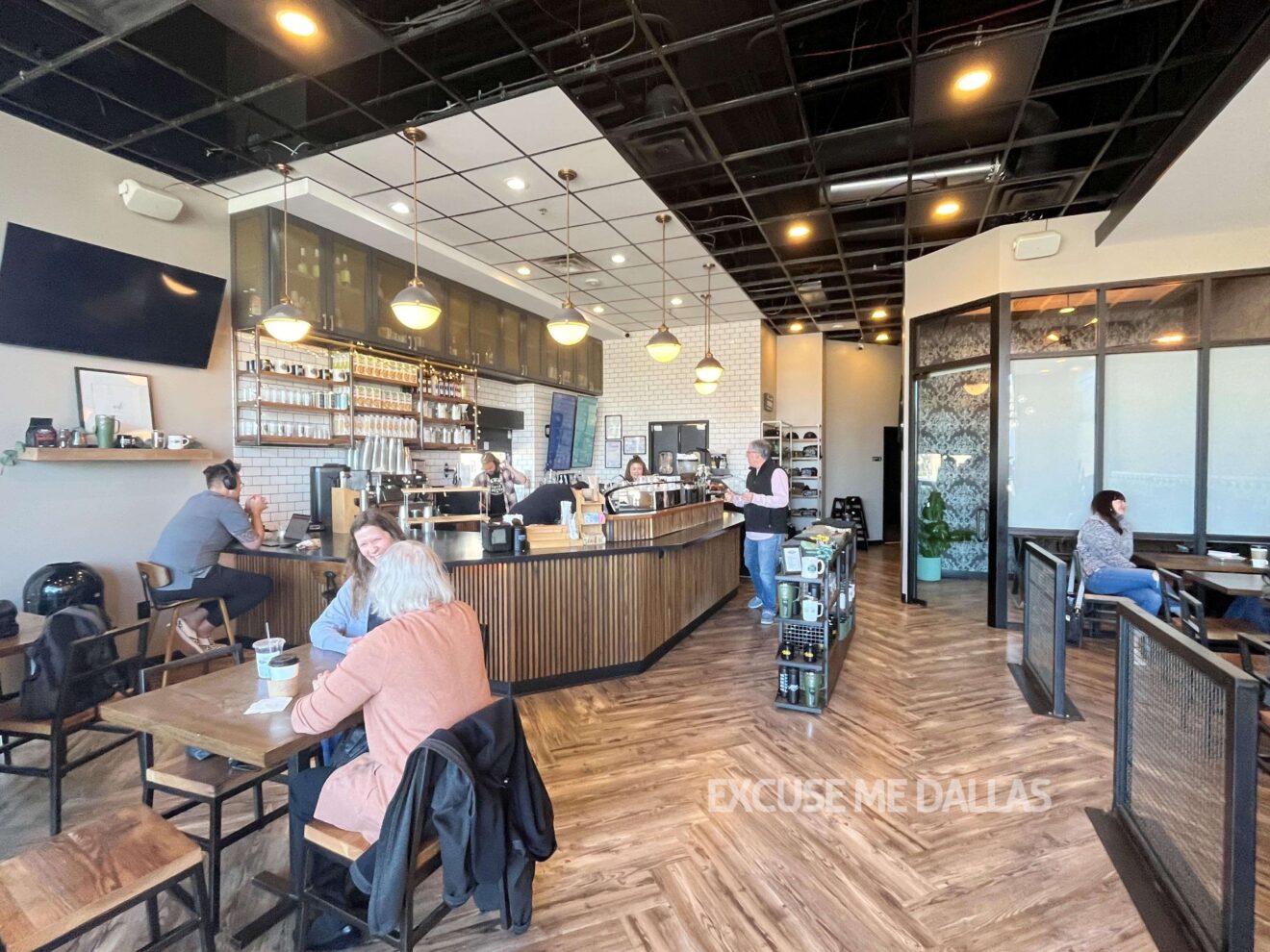 アレンショッピングモール近くのコーヒーショップ「Armor Coffee Co」 | Excuse Me Dallas